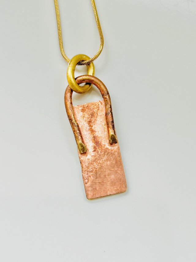 ネックレス「copper and brass」 amulet | iichi 日々の暮らしを心地よくするハンドメイドやアンティークのマーケットプレイス