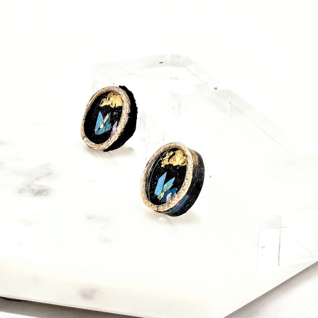 24k金箔の月と螺鈿の花と黒漆のメタルラウンドピアスイヤリング【2172】#男性 | iichi 日々の暮らしを心地よくするハンドメイドやアンティークのマーケットプレイス