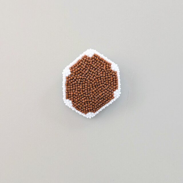 monolog 星屑ブローチ typeC TERRACOTA | iichi 日々の暮らしを心地よくするハンドメイドやアンティークのマーケットプレイス