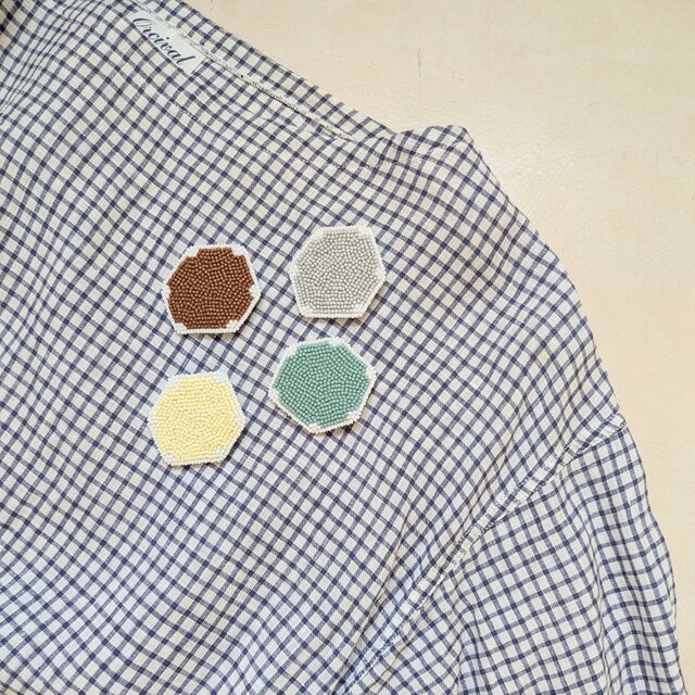 monolog 星屑ブローチ typeC MINT GREEN | iichi 日々の暮らしを心地よくするハンドメイドやアンティークのマーケットプレイス