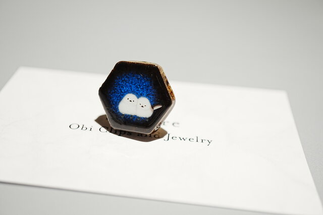 藍色美濃焼とシマエナガの帯留め ポニーフック | iichi 日々の暮らしを心地よくするハンドメイドやアンティークのマーケットプレイス