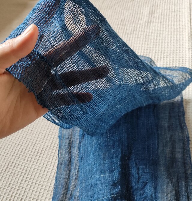 残糸利用 綿マフラー 送料無料 藍染糸 | iichi 日々の暮らしを心地よくするハンドメイドやアンティークのマーケットプレイス