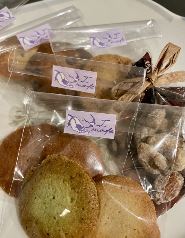 飛び立つツバメのペーパーシール 180枚 | iichi 日々の暮らしを心地よくするハンドメイドやアンティークのマーケットプレイス