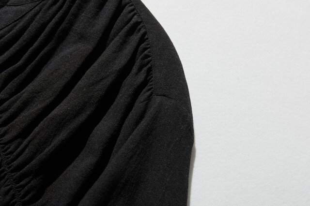 ナチュラルテイストの綿麻シャツブラウス 長袖ブラウス ブラック 250420-4 | iichi 日々の暮らしを心地よくするハンドメイドやアンティークのマーケットプレイス