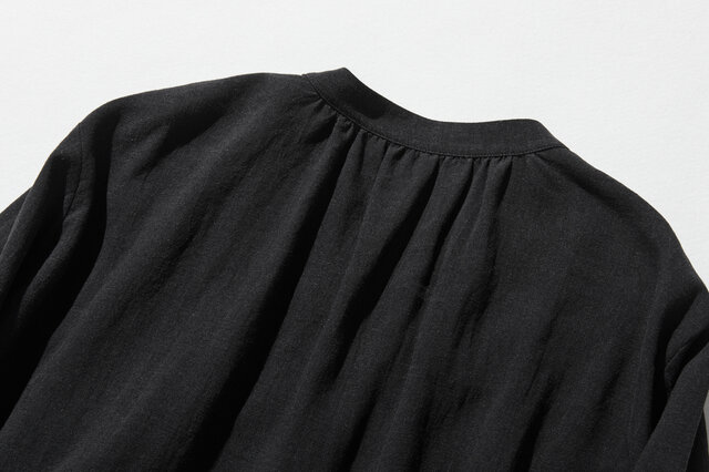 ナチュラルテイストの綿麻シャツブラウス 長袖ブラウス ブラック 250420-4 | iichi 日々の暮らしを心地よくするハンドメイドやアンティークのマーケットプレイス