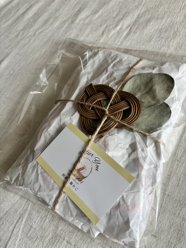 ラタンのポーチ【タータンチェック赤】 | iichi 日々の暮らしを心地よくするハンドメイドやアンティークのマーケットプレイス