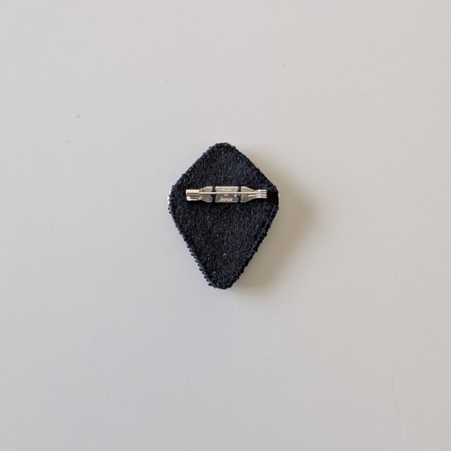 monolog アンティークフラワーブローチ B | iichi 日々の暮らしを心地よくするハンドメイドやアンティークのマーケットプレイス