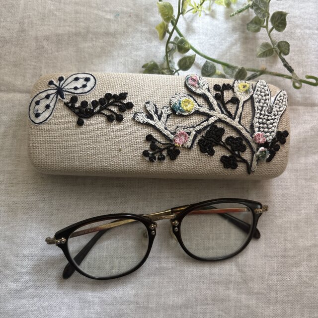 ハンドメイド☆ミナペルホネンメガネケース pomppia 蝶々点と線スカイフル | iichi 日々の暮らしを心地よくするハンドメイドやアンティークのマーケットプレイス