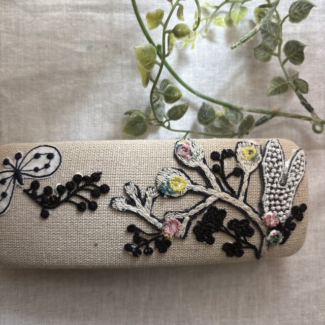 ハンドメイド☆ミナペルホネンメガネケース pomppia 蝶々点と線スカイフル | iichi 日々の暮らしを心地よくするハンドメイドやアンティークのマーケットプレイス