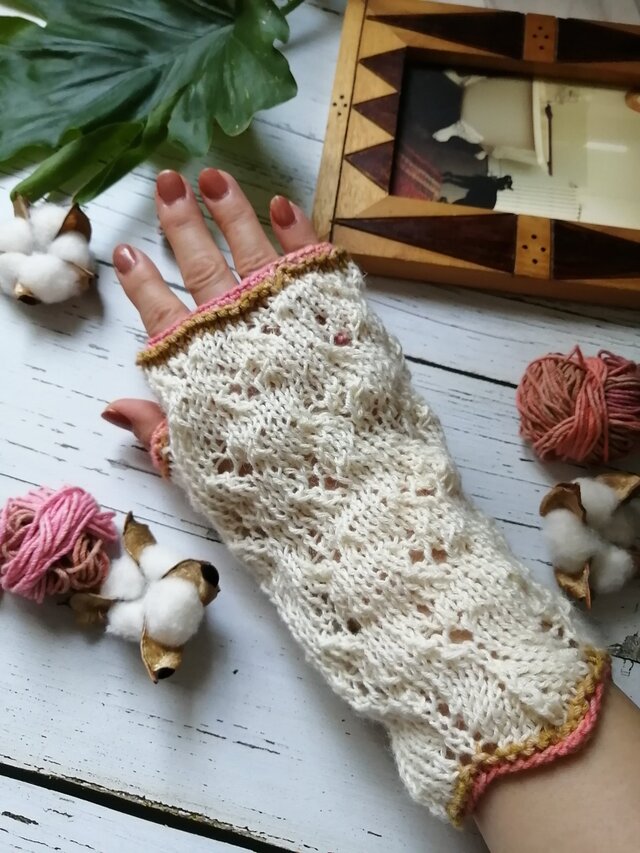 桜色の透かし編みハンドカバー | iichi 日々の暮らしを心地よくするハンドメイドやアンティークのマーケットプレイス