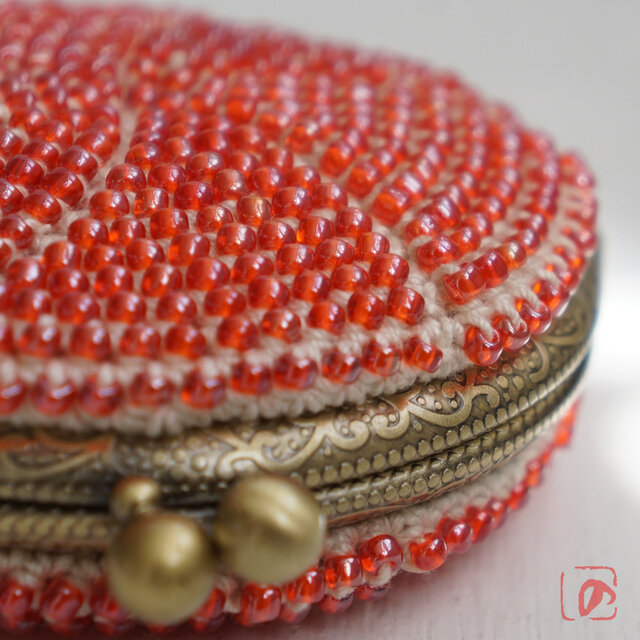 ばあば ♡ ガラスビーズのまんまるがま口（Jamba・2134） | iichi 日々の暮らしを心地よくするハンドメイドやアンティークのマーケットプレイス