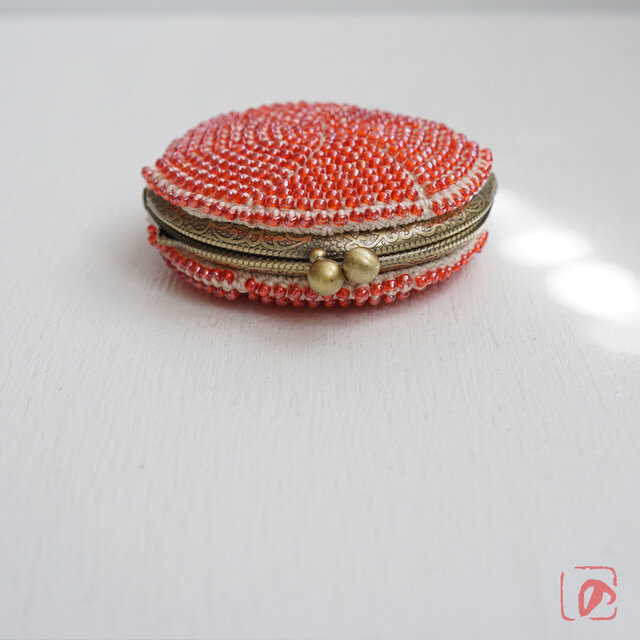 ばあば ♡ ガラスビーズのまんまるがま口（Jamba・2134） | iichi 日々の暮らしを心地よくするハンドメイドやアンティークのマーケットプレイス