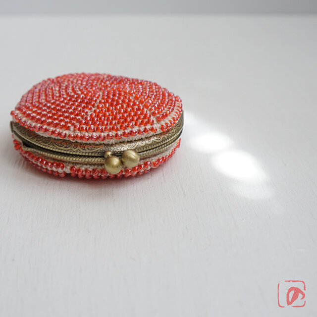 ばあば ♡ ガラスビーズのまんまるがま口（Jamba・2134） | iichi 日々の暮らしを心地よくするハンドメイドやアンティークのマーケットプレイス