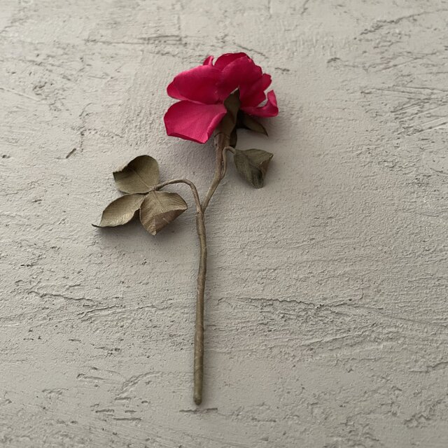 『vividピンク薔薇』 | iichi 日々の暮らしを心地よくするハンドメイドやアンティークのマーケットプレイス