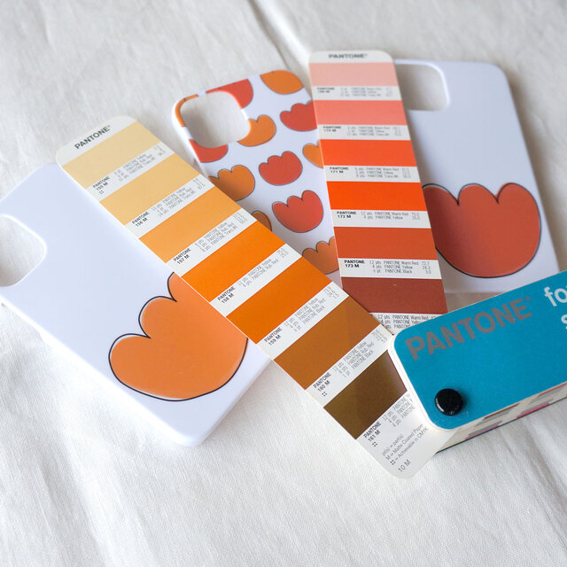 tulip（ red & orange ）」＜ホワイトケース＞【 表面のみ印刷 】 | iichi 日々の暮らしを心地よくするハンドメイドやアンティークのマーケットプレイス