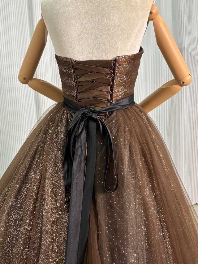 カラードレス コーヒーの色 キラキラチュール 結婚式 サッシュベルト アンティークなドレス 編み上げ | iichi 日々の暮らしを心地よくするハンドメイドやアンティークのマーケットプレイス