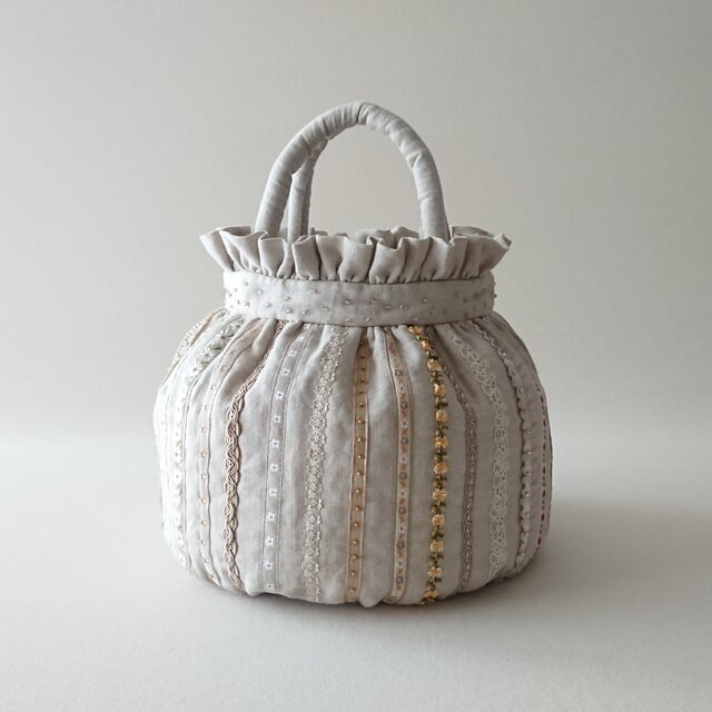 ribbon maru bag [beige linen] | iichi 日々の暮らしを心地よくするハンドメイドやアンティークのマーケットプレイス