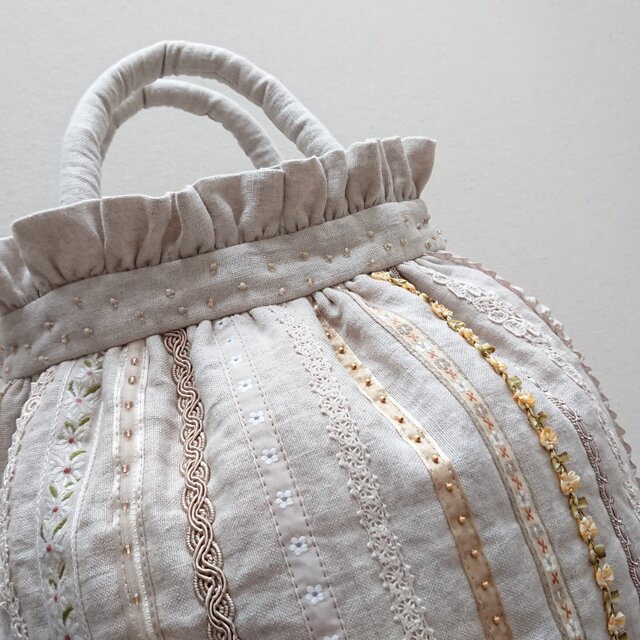 ribbon maru bag [beige linen] | iichi 日々の暮らしを心地よくするハンドメイドやアンティークのマーケットプレイス