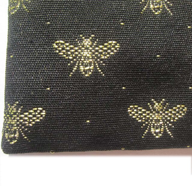 AMI様専用黒 ミツバチのポーチ 大きな | iichi 日々の暮らしを心地よくするハンドメイドやアンティークのマーケットプレイス