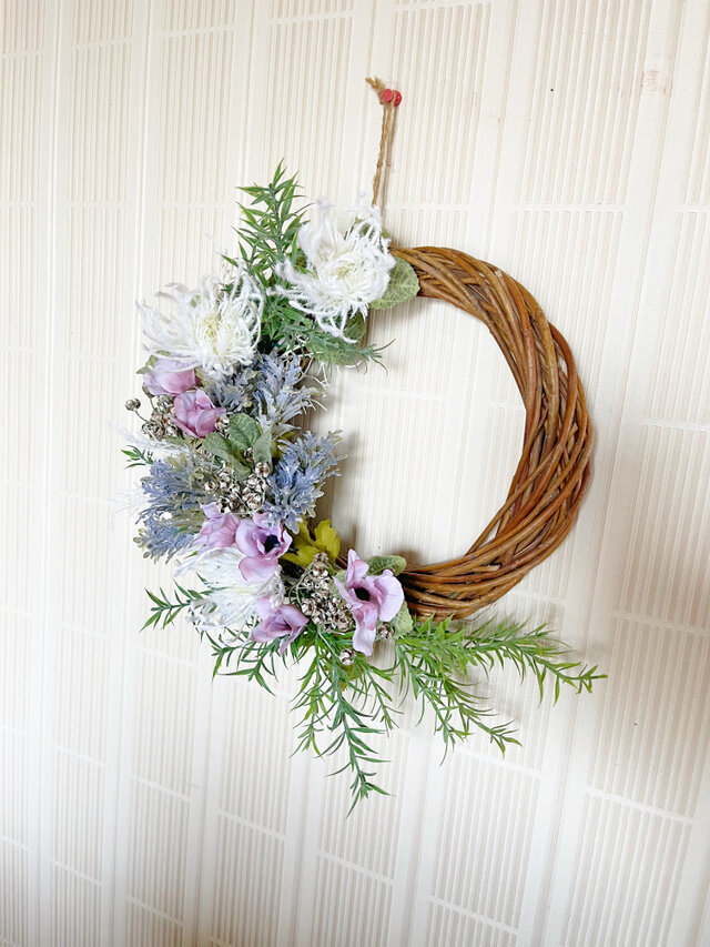 アネモネとグリーンの上品ナチュラルリース｜母の日・新築祝いにも（造花・送料無料） - 香る花ギフト - No.101 | iichi 日々の暮らしを心地よくするハンドメイドやアンティークの ...