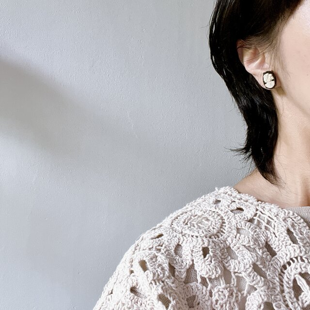 Y1113-ヴィンテージイヤリング U.S.A. 1960s Lady Cameo Monotone Acrylic | iichi 日々の ...