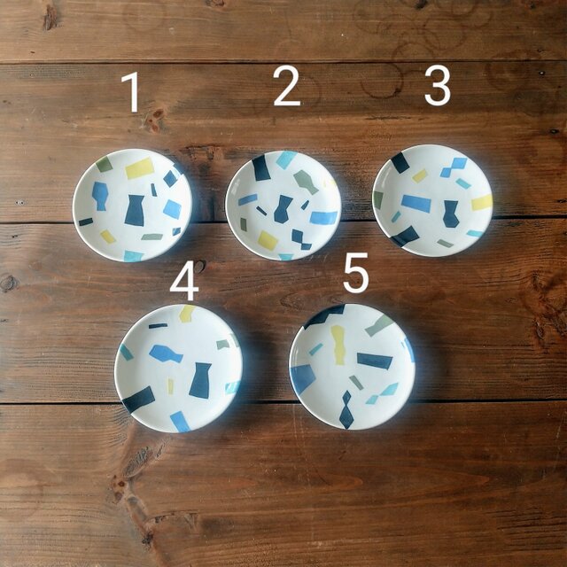 幾何学模様の小皿 | iichi 日々の暮らしを心地よくするハンドメイドやアンティークのマーケットプレイス