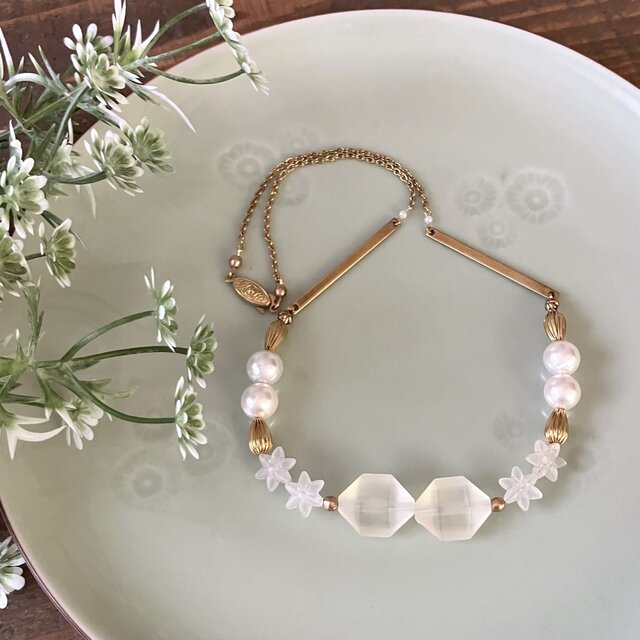 Carolus：白いヴィンテージビーズとシェルパールの首飾り ** White Necklace ** | iichi 日々の暮らしを心地よくするハンドメイドやアンティークのマーケットプレイス