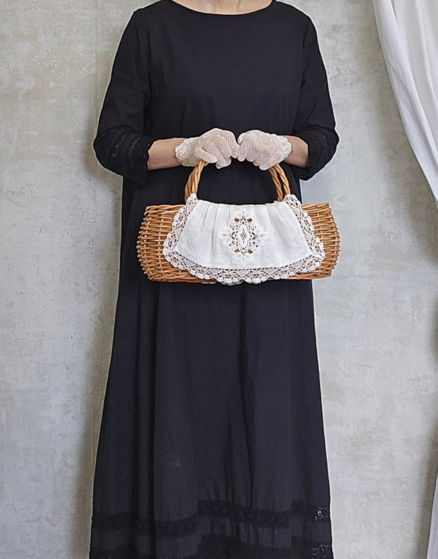 アラログのオーバルかごバッグ ～ リネン×レースの上品カバー付き ～ | iichi 日々の暮らしを心地よくするハンドメイドやアンティークのマーケットプレイス