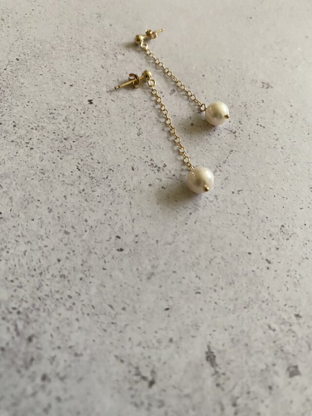 14kgf AAA淡水パールスウィングチェーンスタッドピアス | iichi 日々の暮らしを心地よくするハンドメイドやアンティークのマーケットプレイス