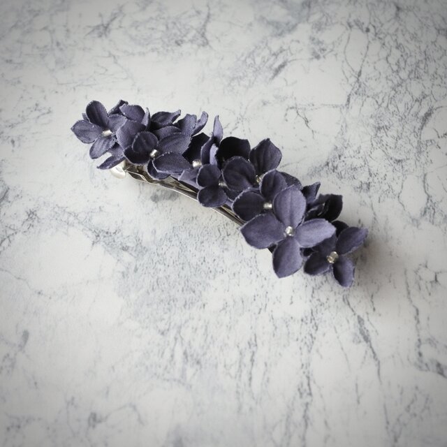 布花紫陽花＊ブロードのバレッタ スミレ色 5-042 | iichi 日々の暮らしを心地よくするハンドメイドやアンティークのマーケットプレイス