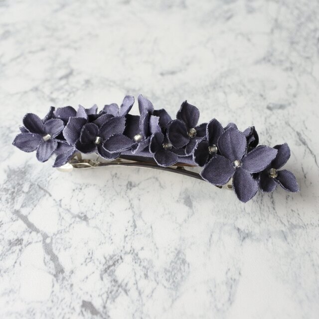 布花紫陽花＊ブロードのバレッタ スミレ色 5-042 | iichi 日々の暮らしを心地よくするハンドメイドやアンティークのマーケットプレイス