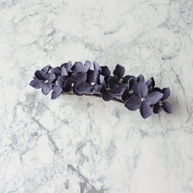 布花紫陽花＊ブロードのバレッタ スミレ色 5-042 | iichi 日々の暮らしを心地よくするハンドメイドやアンティークのマーケットプレイス