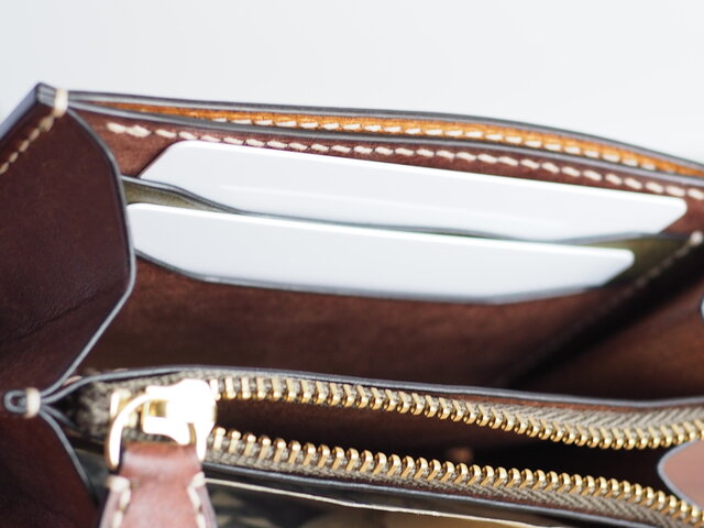 総手縫い│イタリアンレザーマルゴーとアメ豚使用│ハーフウォレット│ダークブラウン | iichi 日々の暮らしを心地よくするハンドメイドやアンティークのマーケットプレイス