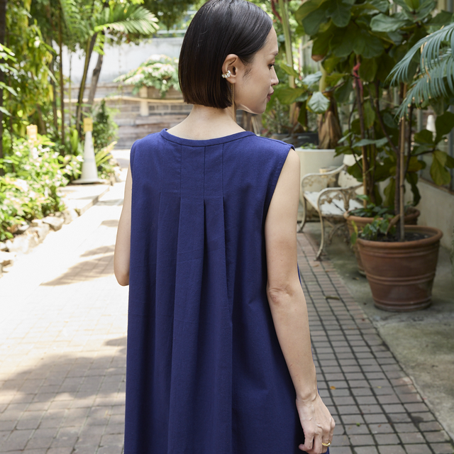 【着丈調整可能】品よく映える コットン キーネック ノースリ ワンピース ネイビー 0655NV | iichi 日々の暮らしを心地よくするハンドメイドやアンティークのマーケットプレイス