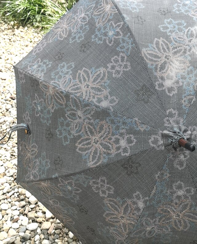 大島紬（黒白地花柄A） | iichi 日々の暮らしを心地よくするハンドメイドやアンティークのマーケットプレイス