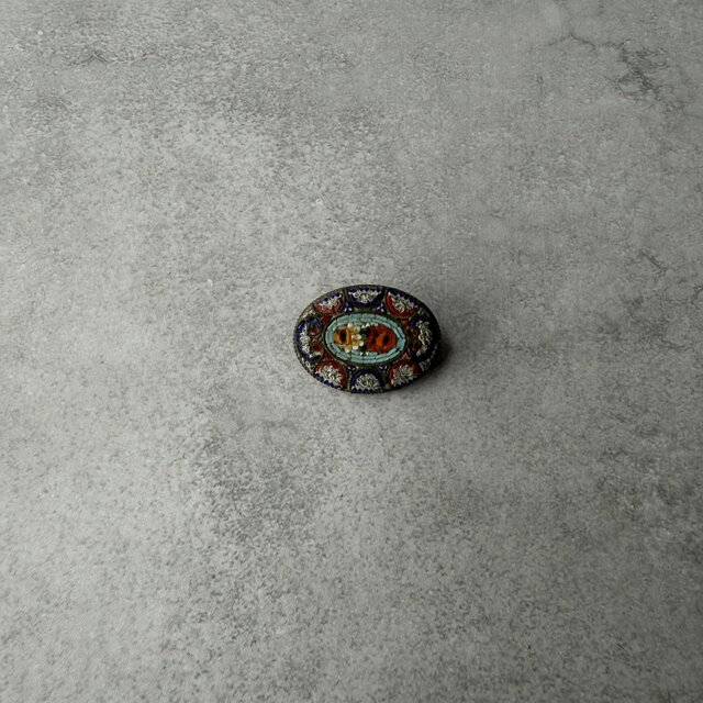 201｜ちいさな花咲くまど – 1930s マイクロモザイクのヴィンテージブローチ | iichi 日々の暮らしを心地よくするハンドメイドやアンティークのマーケットプレイス