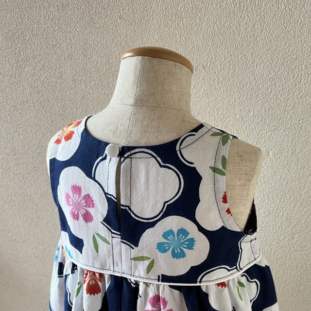 子供 浴衣地ひかえめフレアーワンピース 注染水玉なでしこ（紺地） 80-130サイズ〈受注製作〉 | iichi 日々の暮らしを心地よくするハンドメイドやアンティークのマーケットプレイス