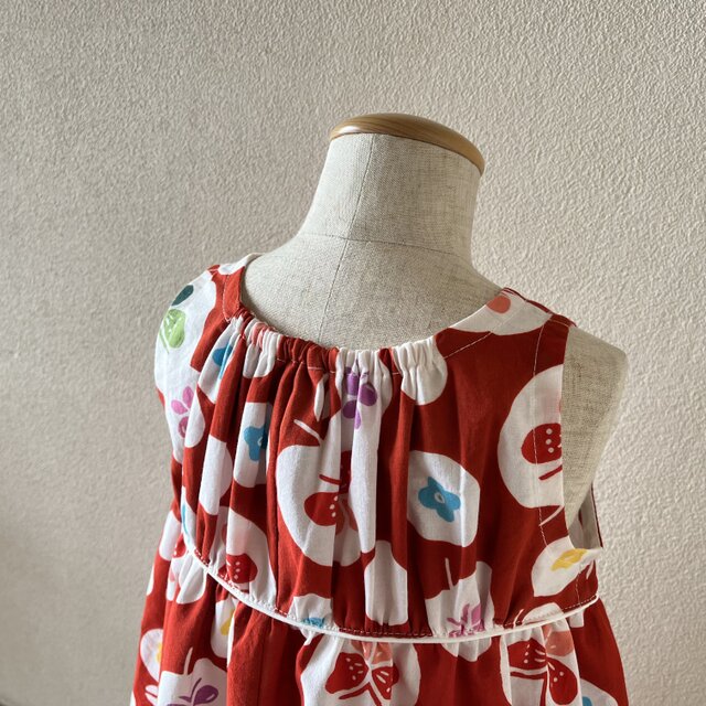 子供 浴衣地ひかえめフレアーワンピース 注染水玉なでしこ（紺地） 80-130サイズ〈受注製作〉 | iichi 日々の暮らしを心地よくするハンドメイドやアンティークのマーケットプレイス