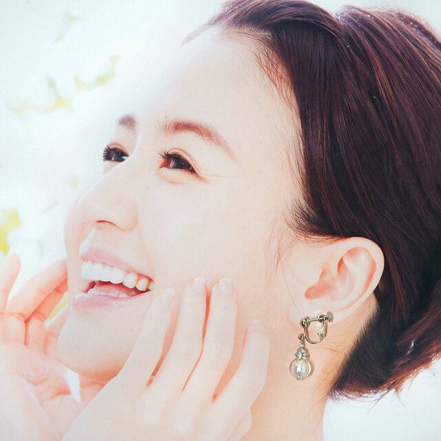 とんぼ玉イヤリング＊SilverWhite | iichi 日々の暮らしを心地よくするハンドメイドやアンティークのマーケットプレイス