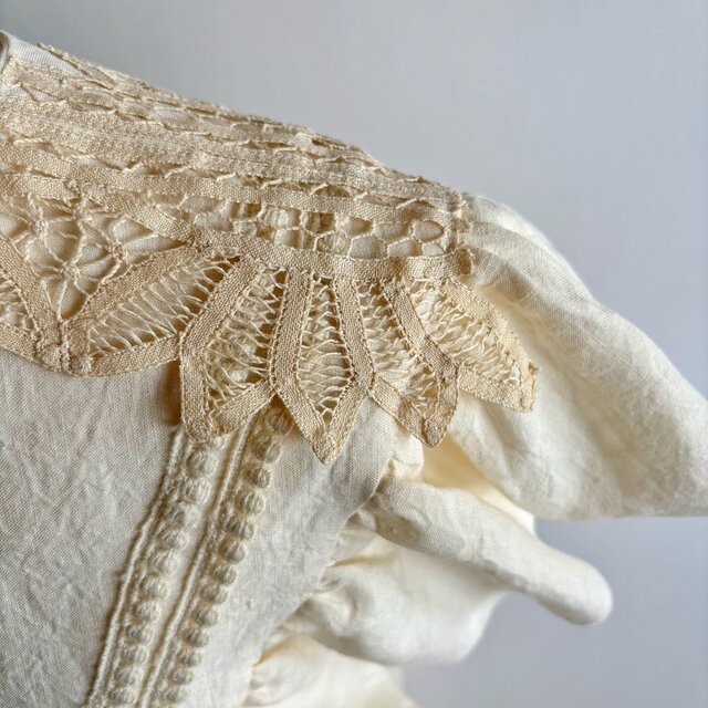 European linen scarf collar (white race) "a" | iichi 日々の暮らしを心地よくするハンドメイドやアンティークのマーケットプレイス