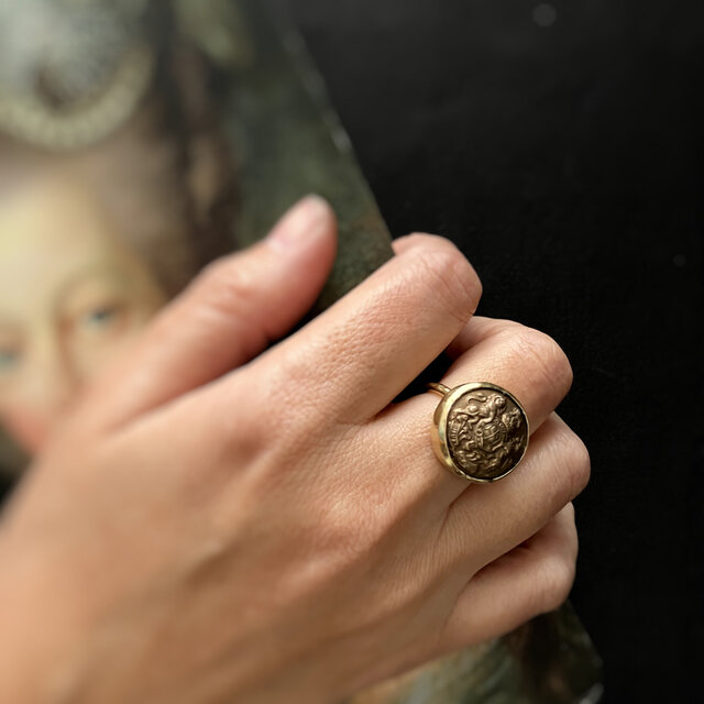 UK [Vintage button] Bezel ring - brass | iichi 日々の暮らしを心地よくするハンドメイドやアンティークのマーケットプレイス