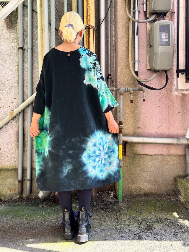 タイダイ ゆったりワンピース ブラックビューティ 美しい翡翠色のスノーフレイク Hippies Dye最新作 HD23-94 | iichi 日々の暮らしを心地よくするハンドメイドや ...