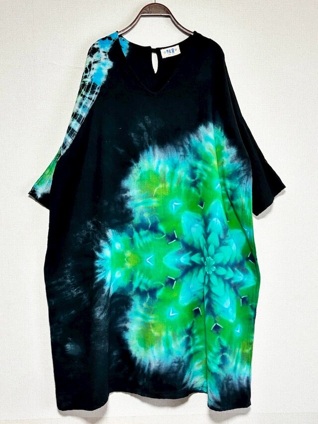 タイダイ ゆったりワンピース ブラックビューティ 美しい翡翠色のスノーフレイク Hippies Dye最新作 HD23-94 | iichi 日々の暮らしを心地よくするハンドメイドや ...