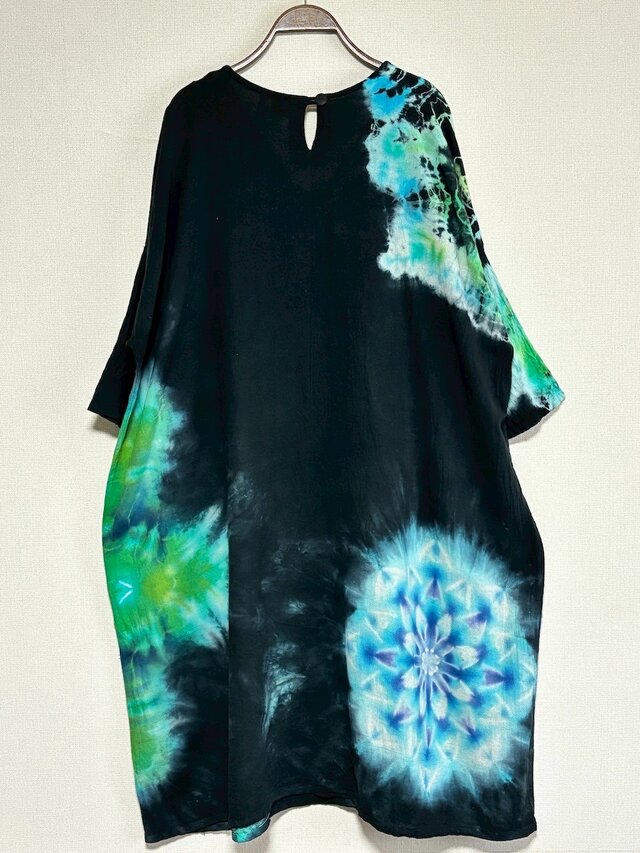 タイダイ ゆったりワンピース ブラックビューティ 美しい翡翠色のスノーフレイク Hippies Dye最新作 HD23-94 | iichi 日々の暮らしを心地よくするハンドメイドや ...