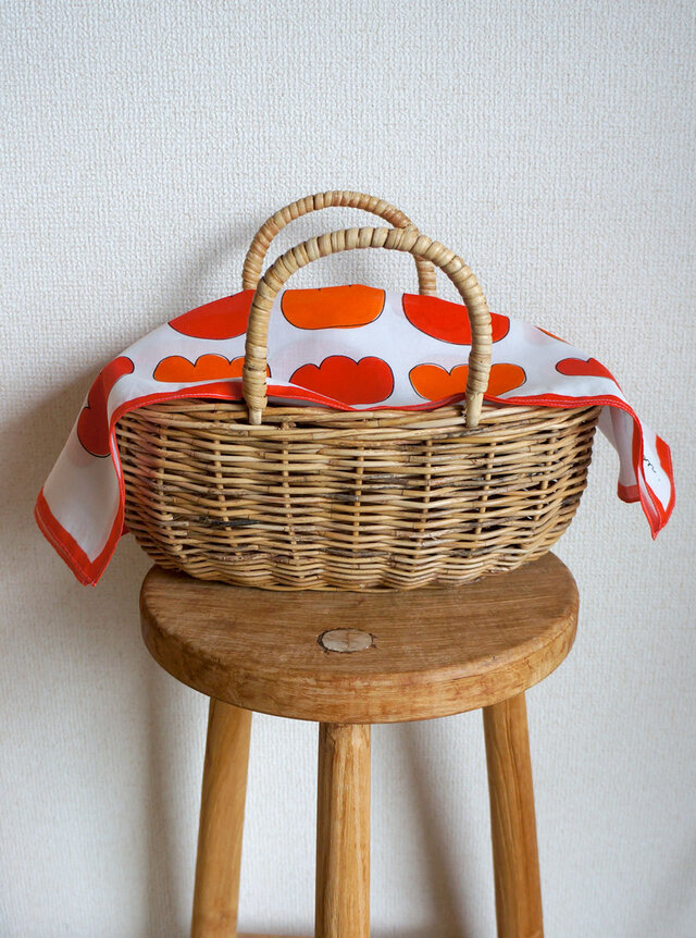 tulip（ red & orange ）」ハンカチ | iichi 日々の暮らしを心地よくするハンドメイドやアンティークのマーケットプレイス