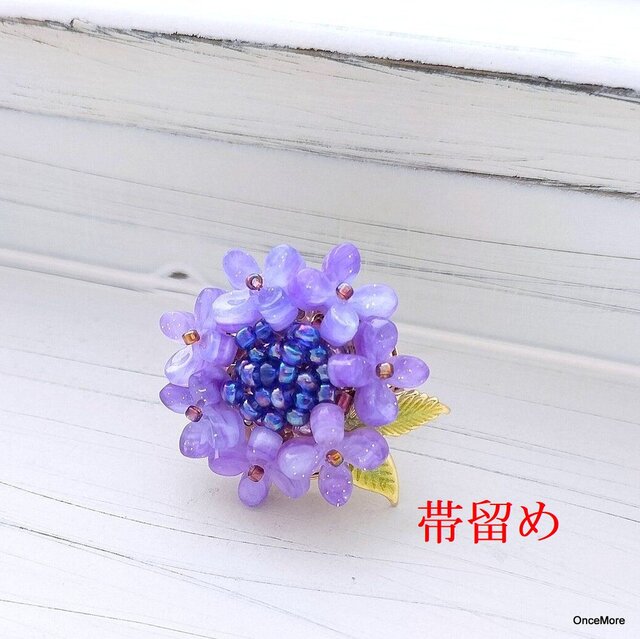 雨後の紫陽花のブローチ（ガク咲き・パープル） | iichi 日々の暮らしを心地よくするハンドメイドやアンティークのマーケットプレイス