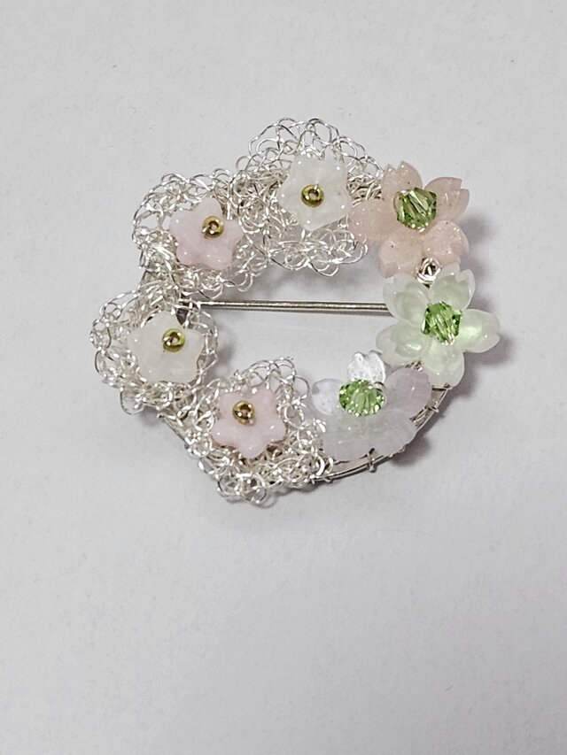 桜花のリースブローチ | iichi 日々の暮らしを心地よくする 桜花のリースブローチ | iichi 日々の暮らしを心地よくする
