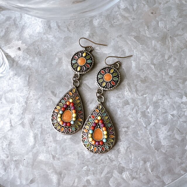 P656-ヴィンテージピアス U.S.A. Bohemian Colorful Beads Silver Metal | iichi 日々の暮らしを心地よくするハンドメイドやアンティークの ...