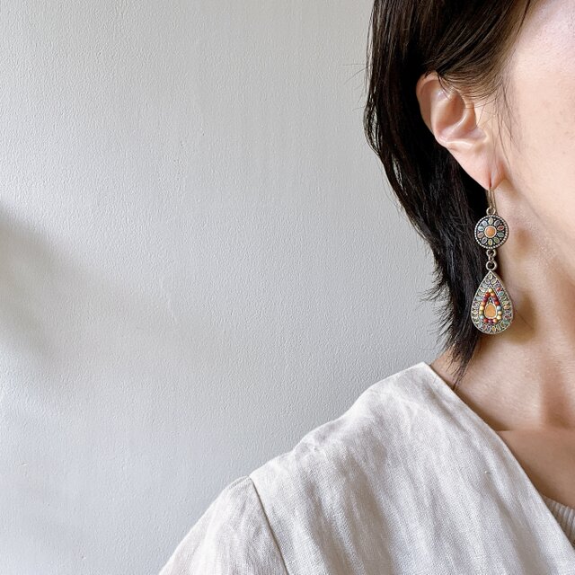 P656-ヴィンテージピアス U.S.A. Bohemian Colorful Beads Silver Metal | iichi 日々の暮らしを心地よくするハンドメイドやアンティークの ...