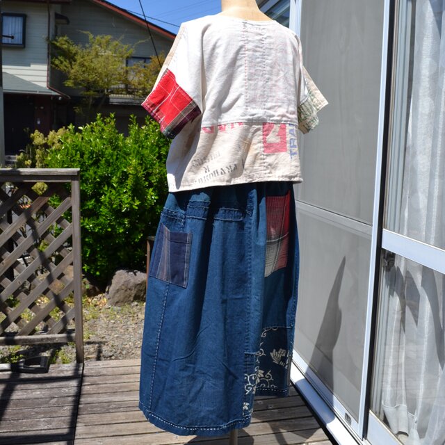 木綿 藍色 型染の古布からギャザースカート J-105 | iichi 日々の暮らしを心地よくするハンドメイドやアンティークのマーケットプレイス